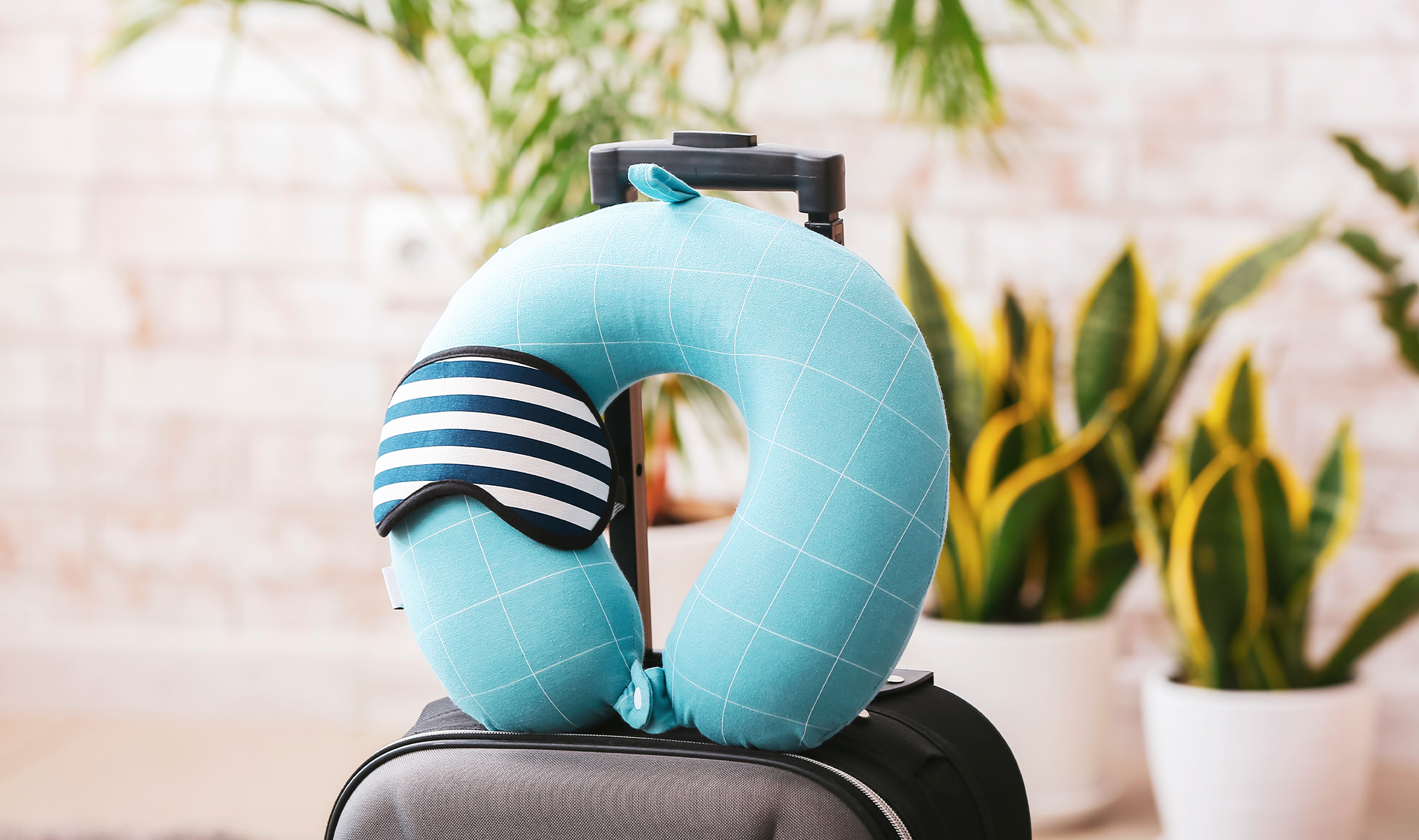 8 Best Travel Pillows for Long-Haul Flights of 2024
